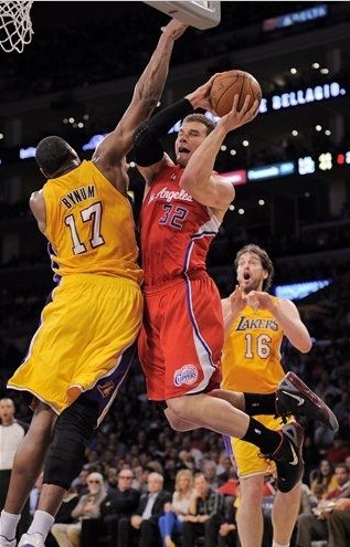 Blake Griffin’s Double-Pump Dunk Against The Lakers (Video) | Home of ...